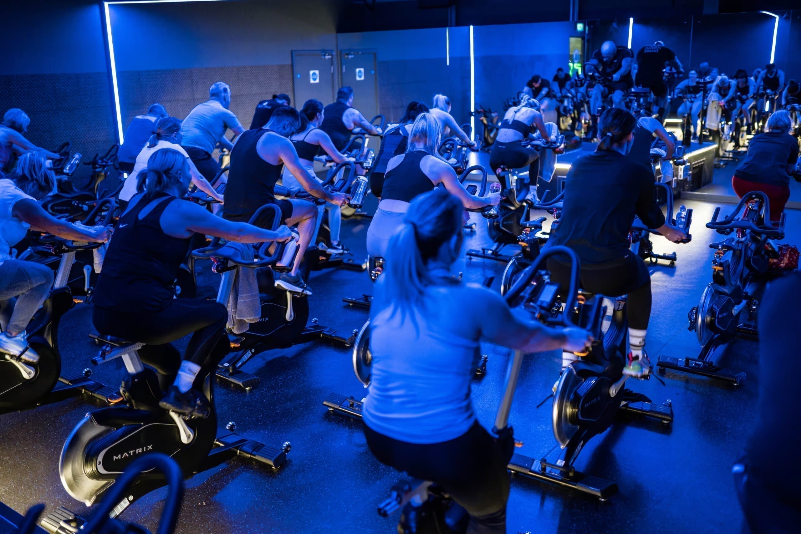 Perlindungan Pendengaran untuk Spinning, Zumba, dan HIIT Workout ...